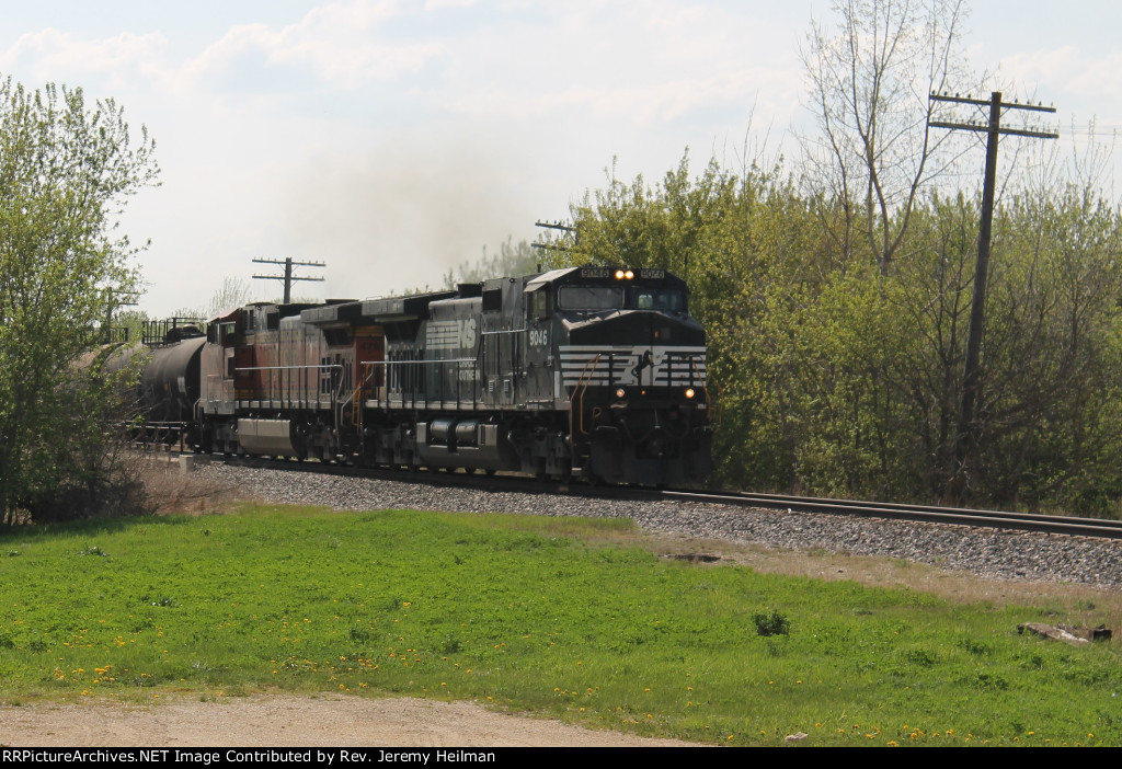 NS 9046 & BNSF 4791 (1)